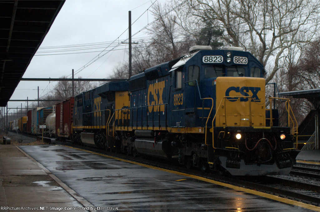 CSX SD40-2 8823 leads Q300-29